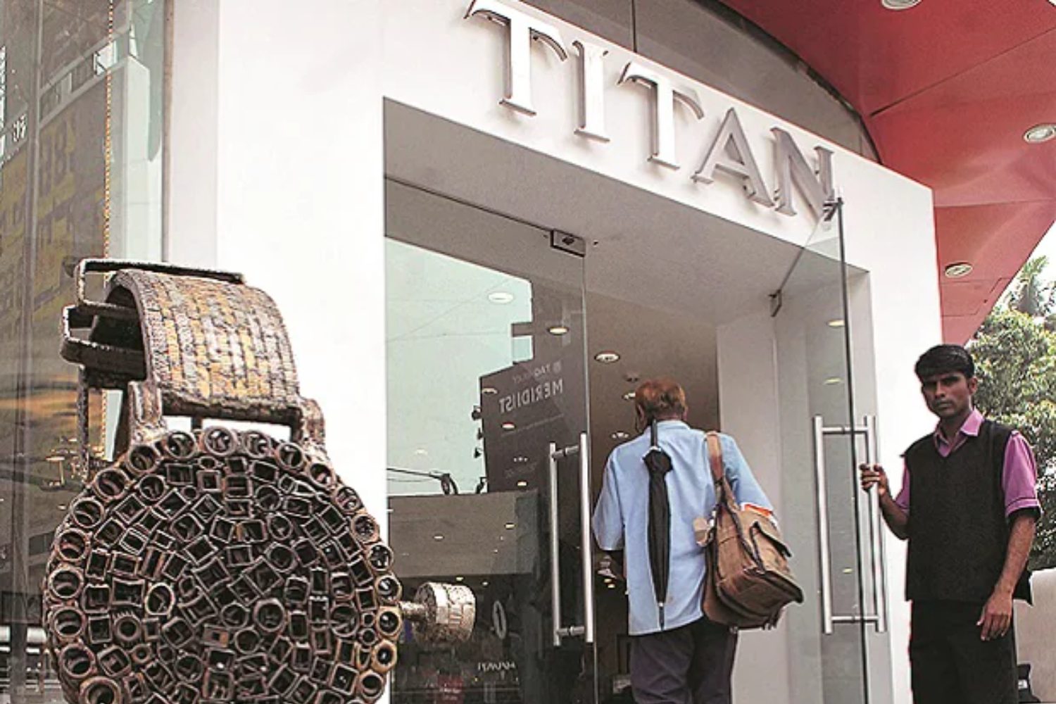 Titan की अगले पांच साल में 3,000 कर्मचारियों की नियुक्ति की योजना ...