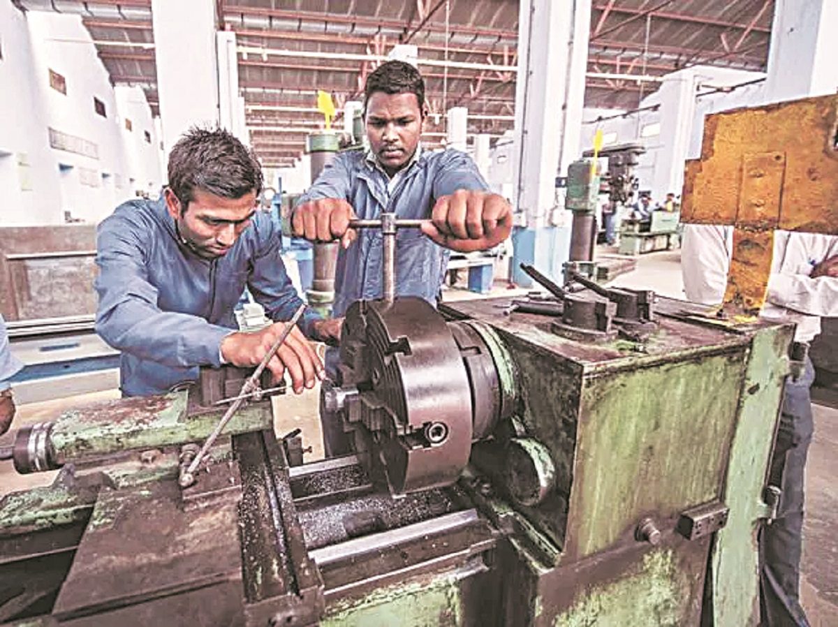 ITI से दूर हो रहे हैं छात्र