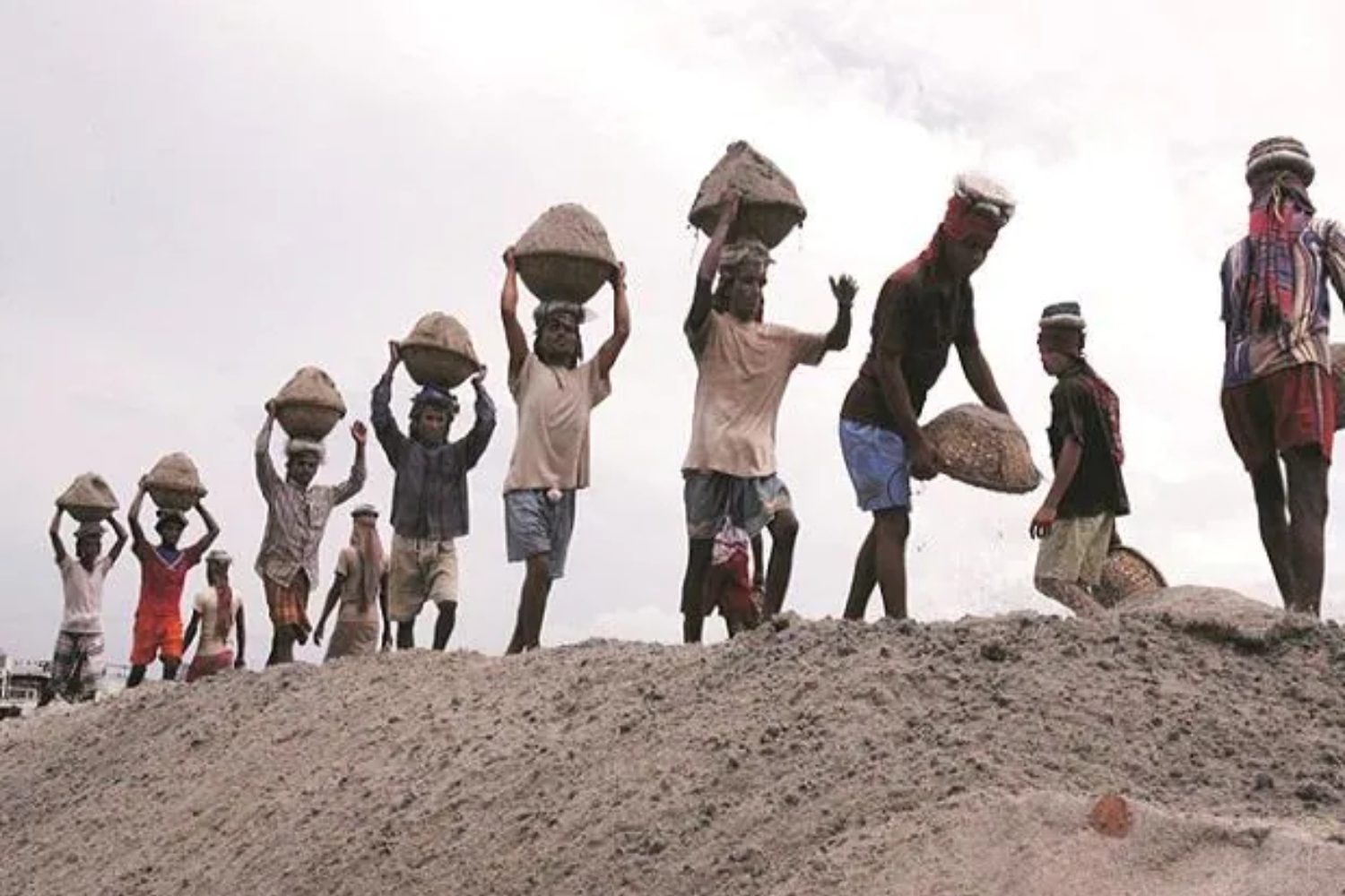 संसदीय समिति ने वर्ष 2023-24 में MNREGA के बजट अनुमान में कटौती पर ...