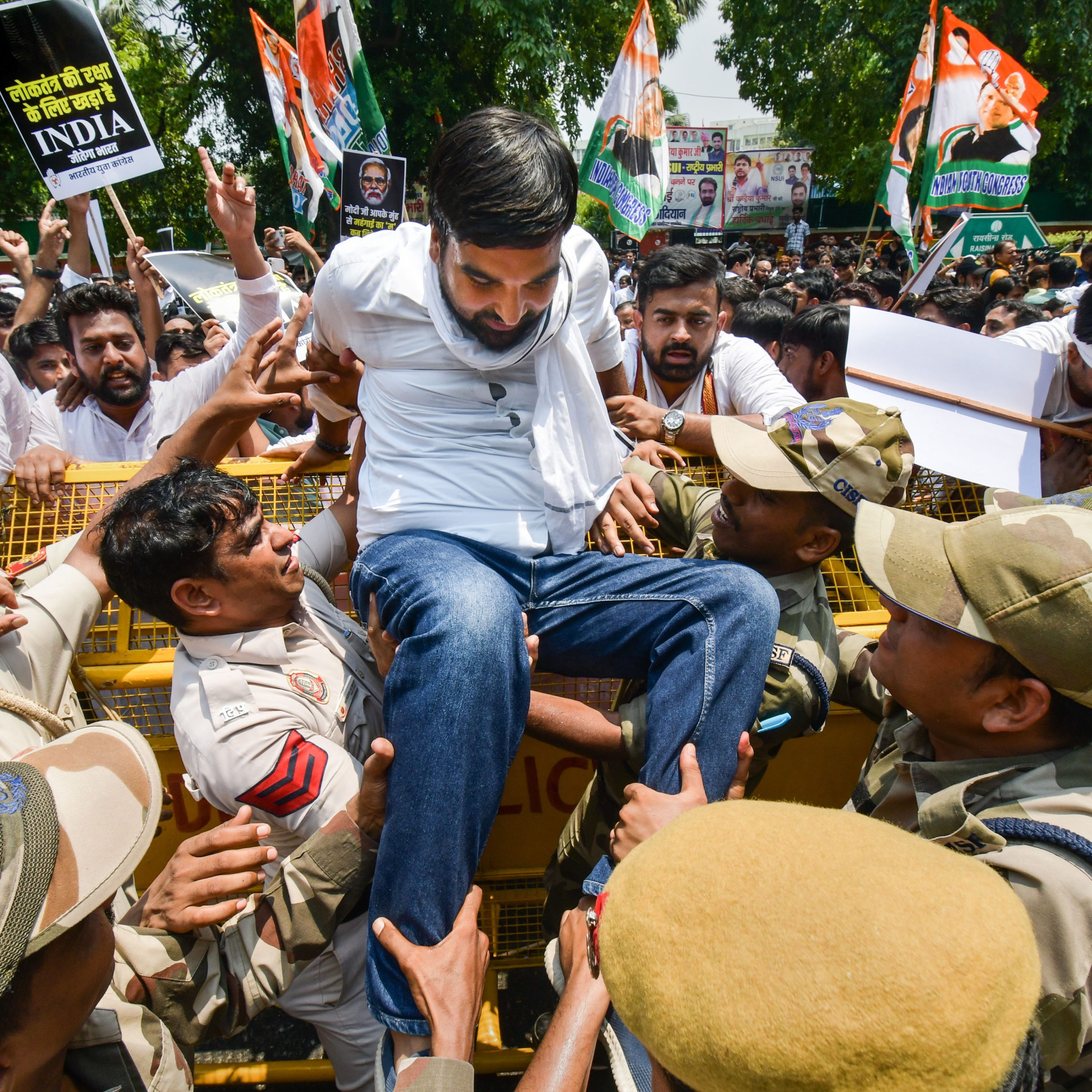 Manipur Viral Video: महिलाओं को निर्वस्त्र घुमाने की घटना पर संसद से ...