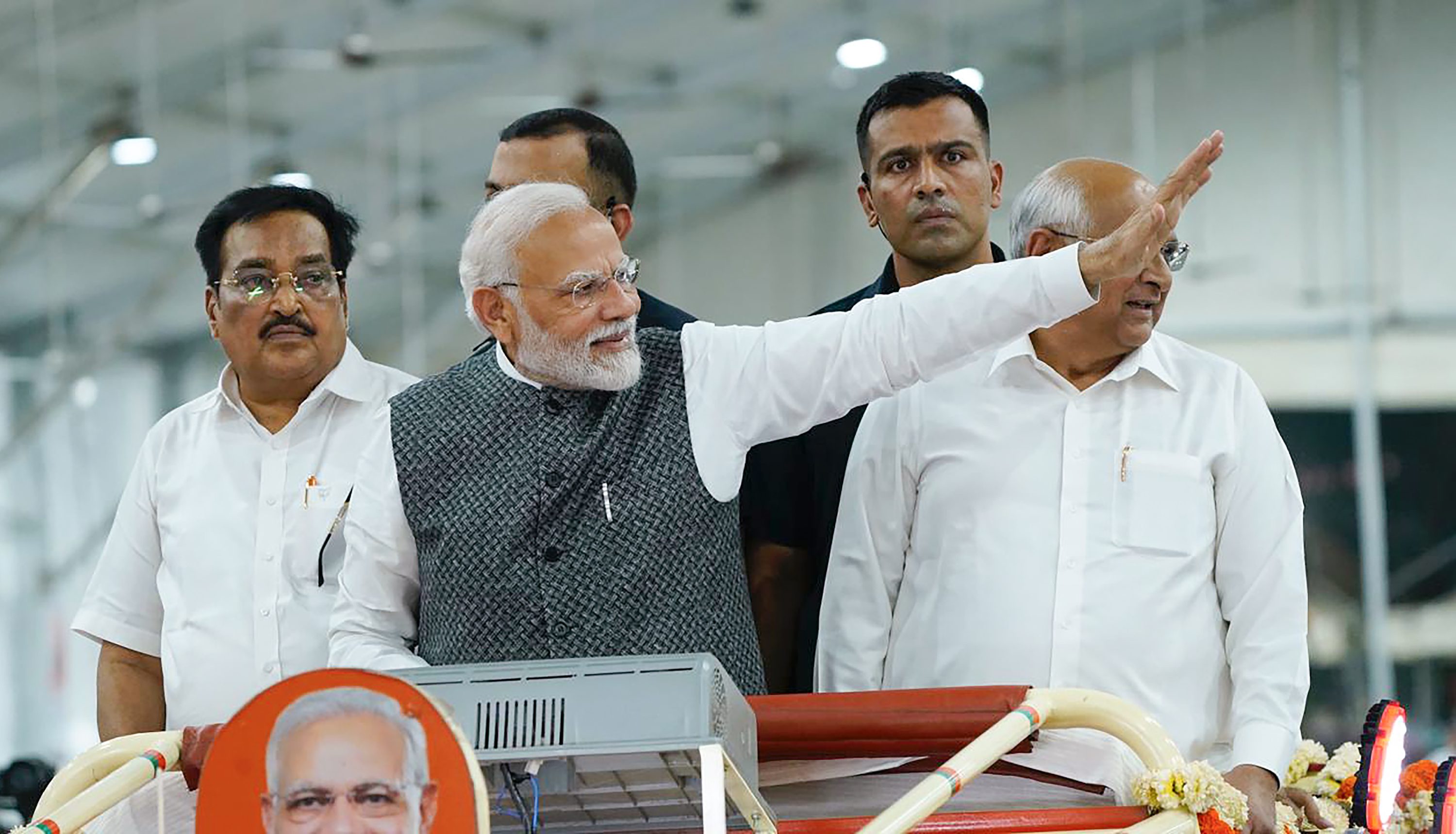 PM Modi Gujarat Visit : पीएम मोदी आज गुजरात में शिक्षा क्षेत्र से जुड़ी ...