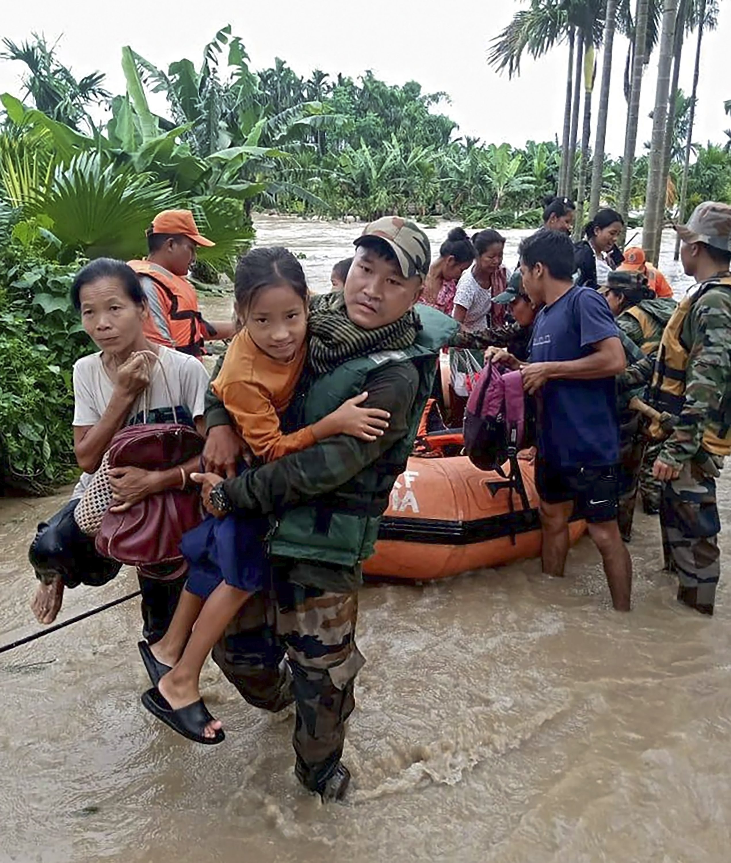 Arunachal flood: अरुणाचल प्रदेश में बाढ़ की स्थिति गंभीर, 60 हजार से ...